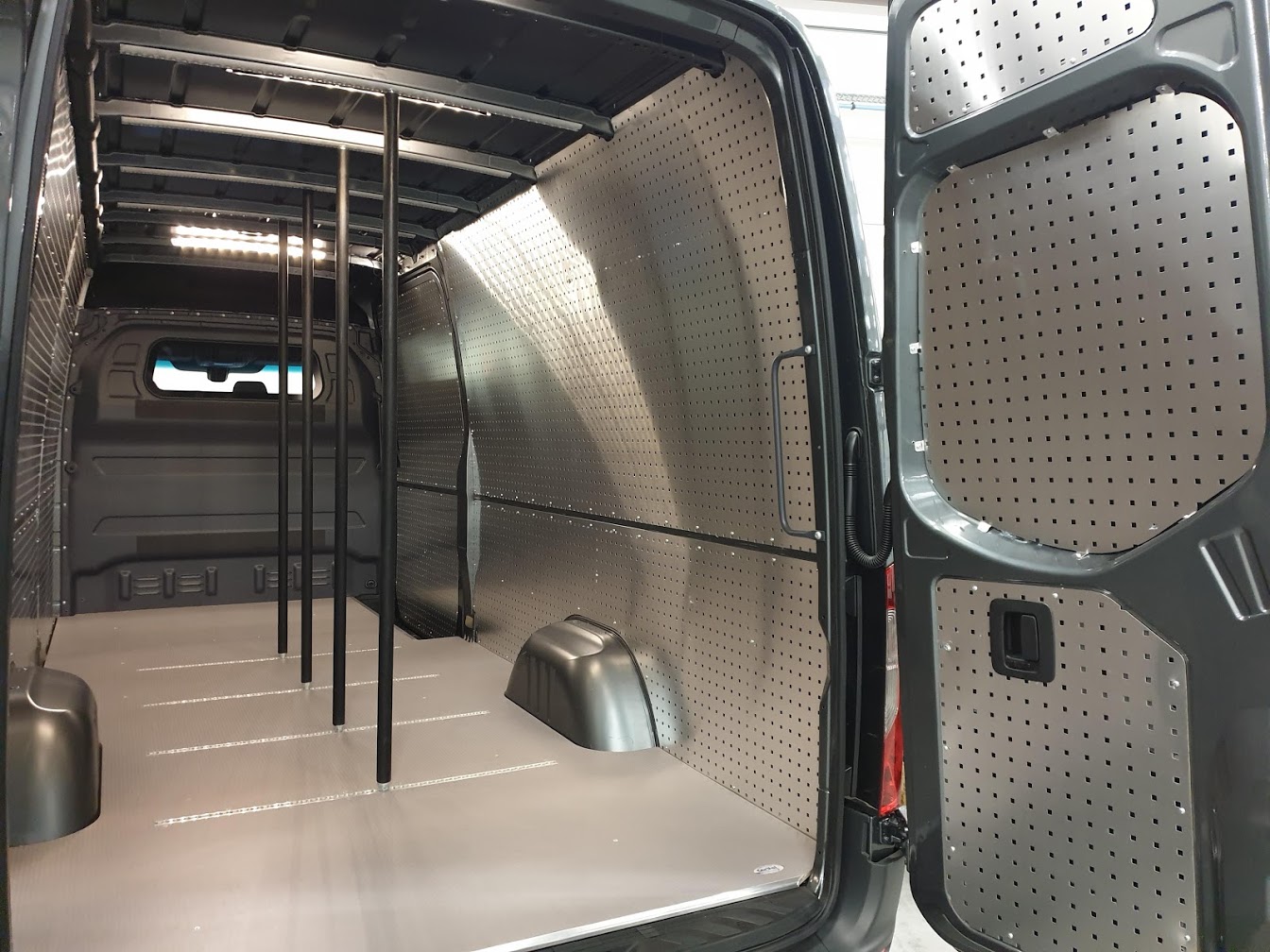 Revêtement du compartiment de charge | Aménagements pour véhicules ...