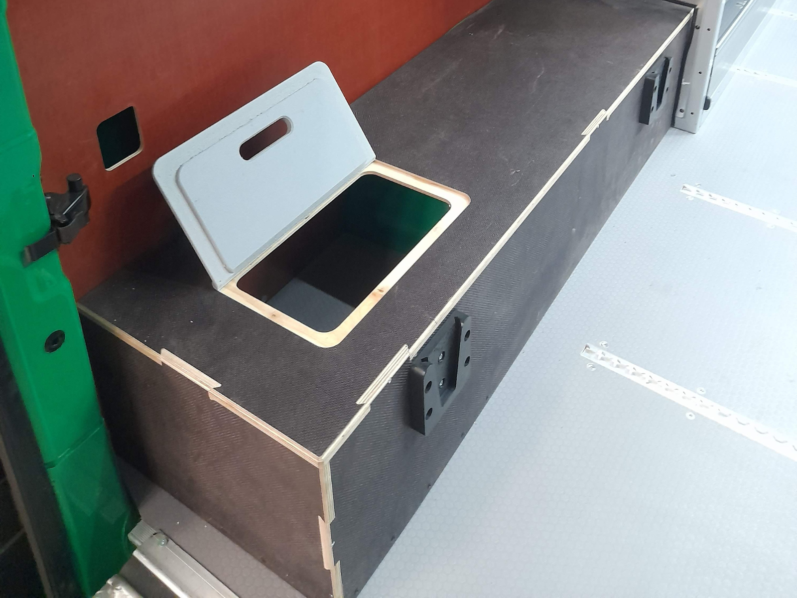 Revêtement du compartiment de charge | Aménagements pour véhicules ...